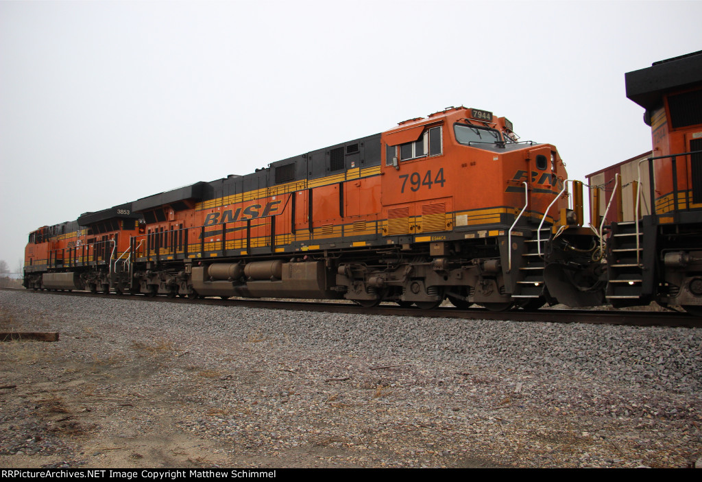 BNSF 7944